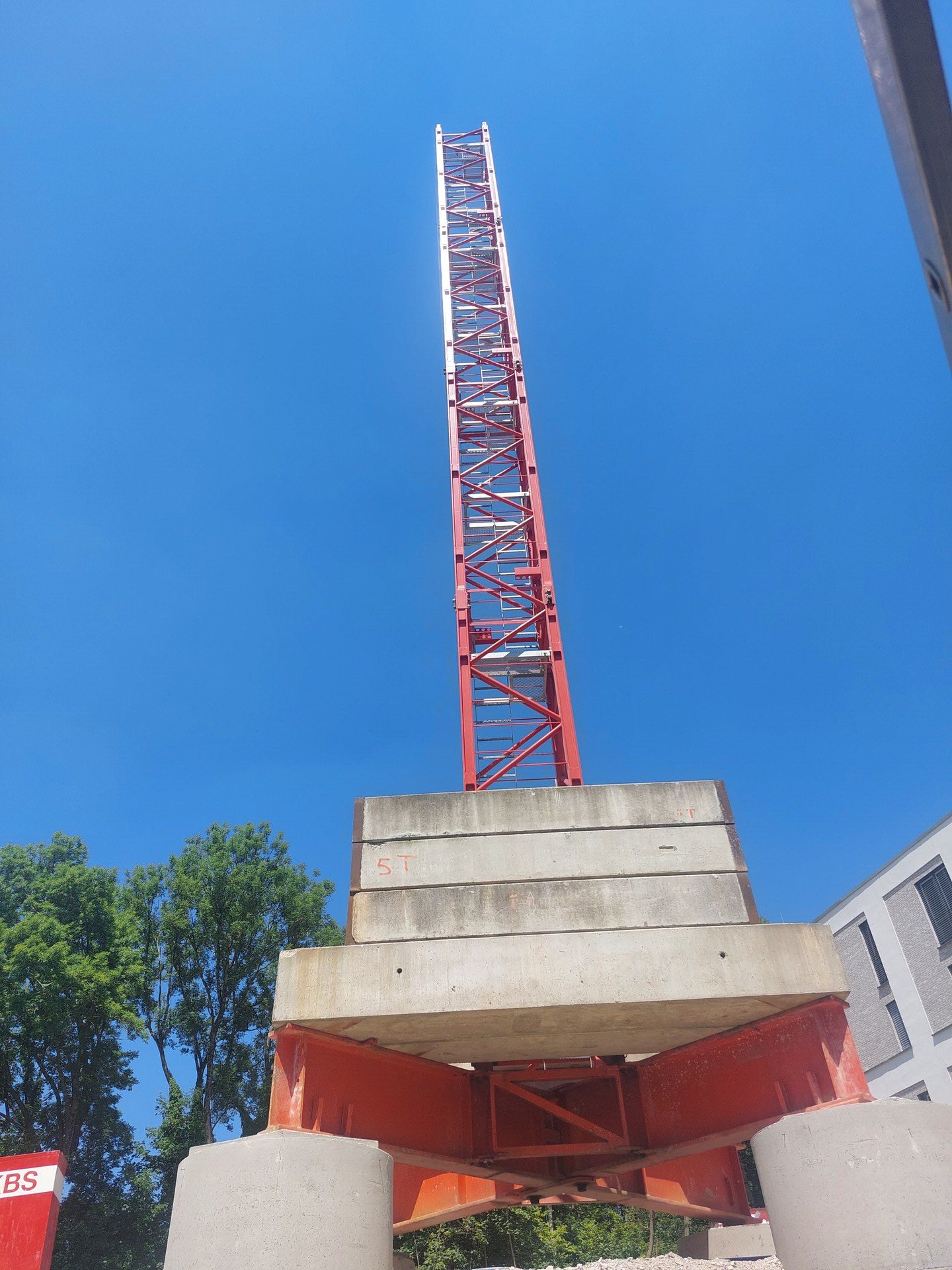 Montage Wilbert WT 150 e.tronic in München Lochhausen – Kranverleih ...